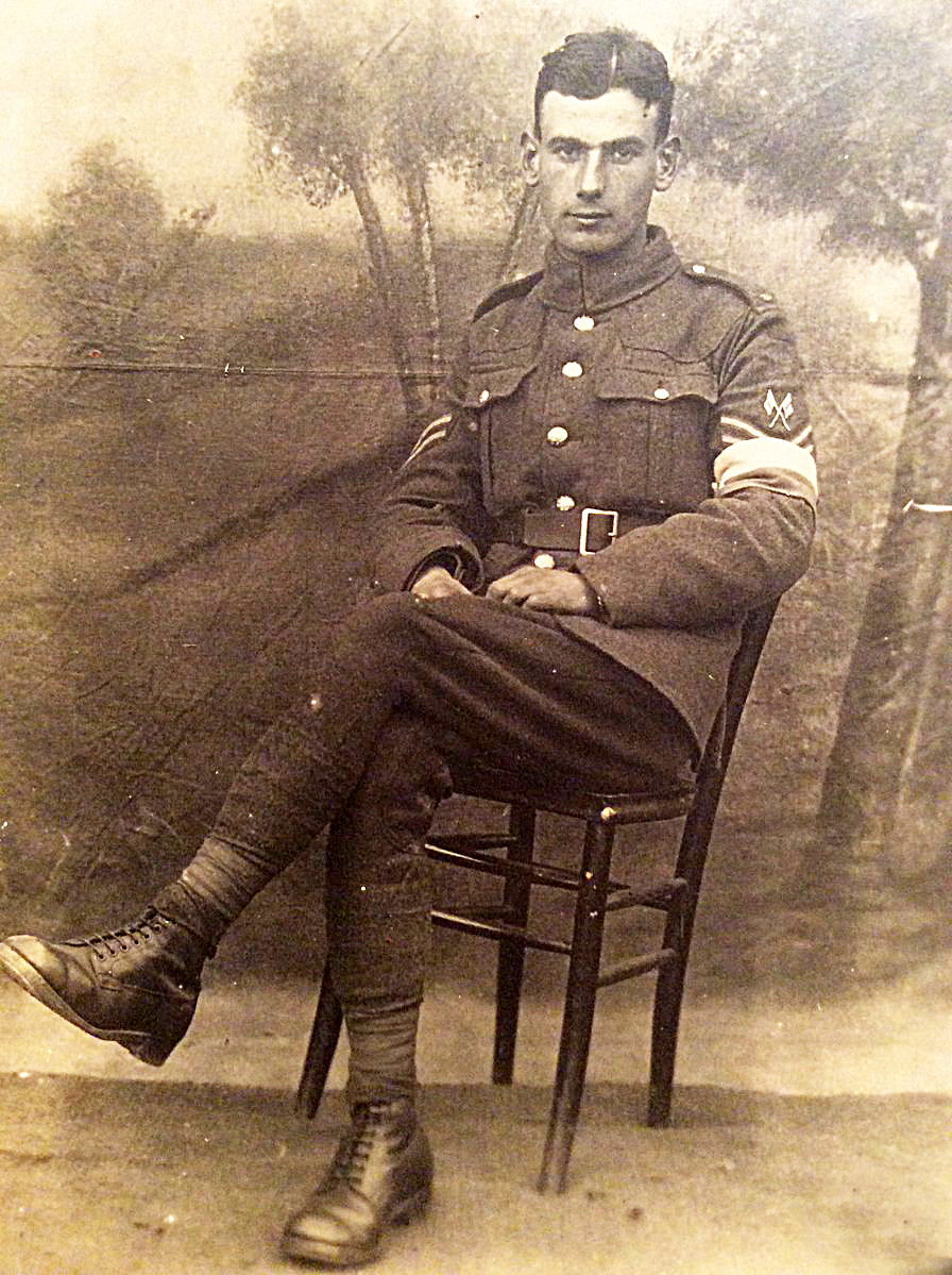 B846 Unnamed signaller, France. Courtesy of Paul Hughes. - WW1Photos.org