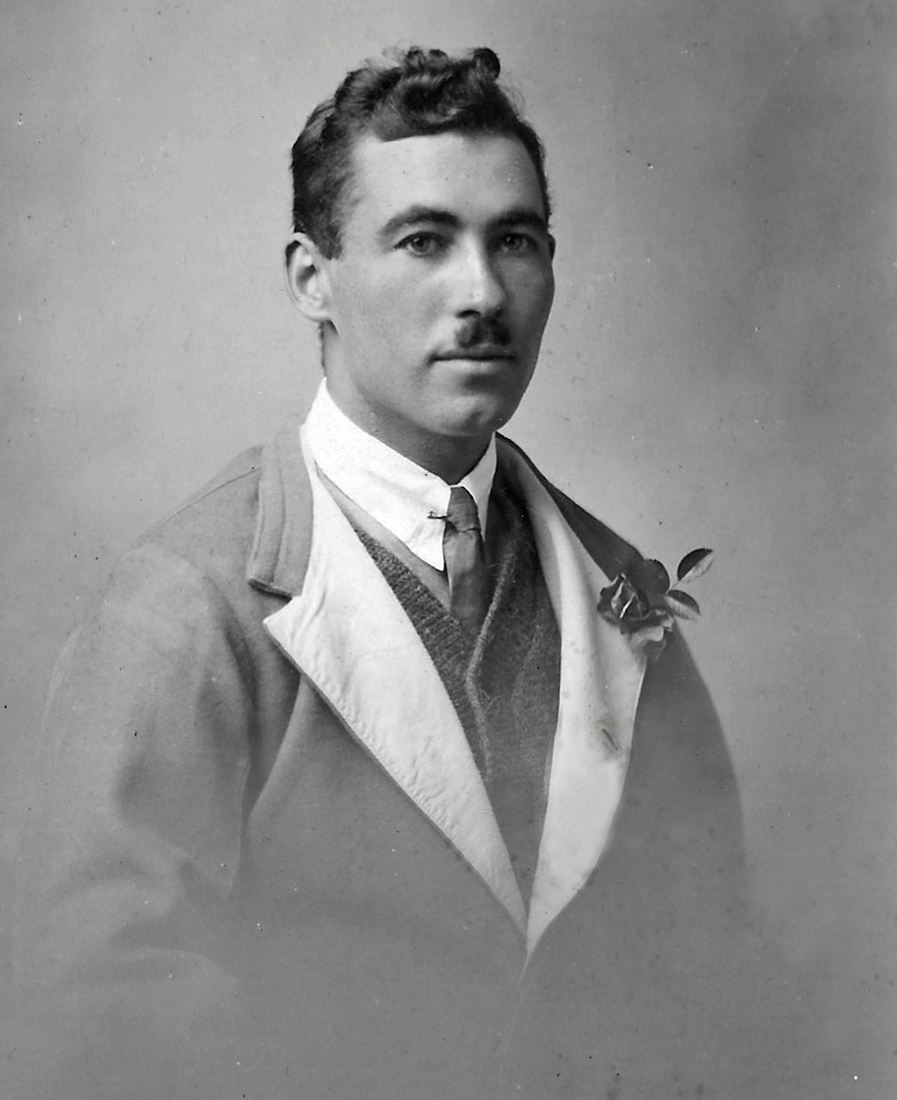 W305 Dennis A. Pratt 20414 of South Walsham, Norfolk Regiment, Albert ...